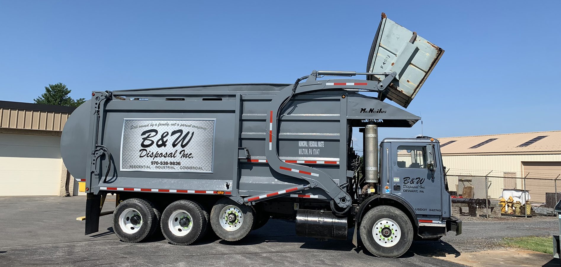 IMG_2839-front-load-dumping - B & W Disposal